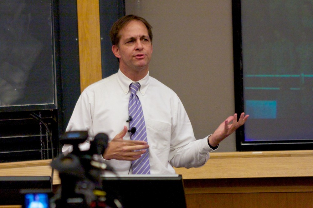 Filkins Shares War Coverage Experience – The Quad